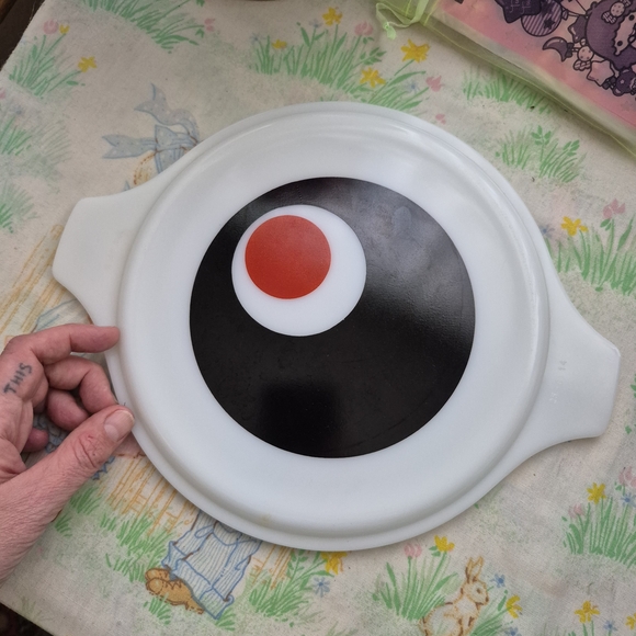 Pyrex | Kitchen | Vintage Pyrex White Round Oculus Serving Dish Lid Red ...